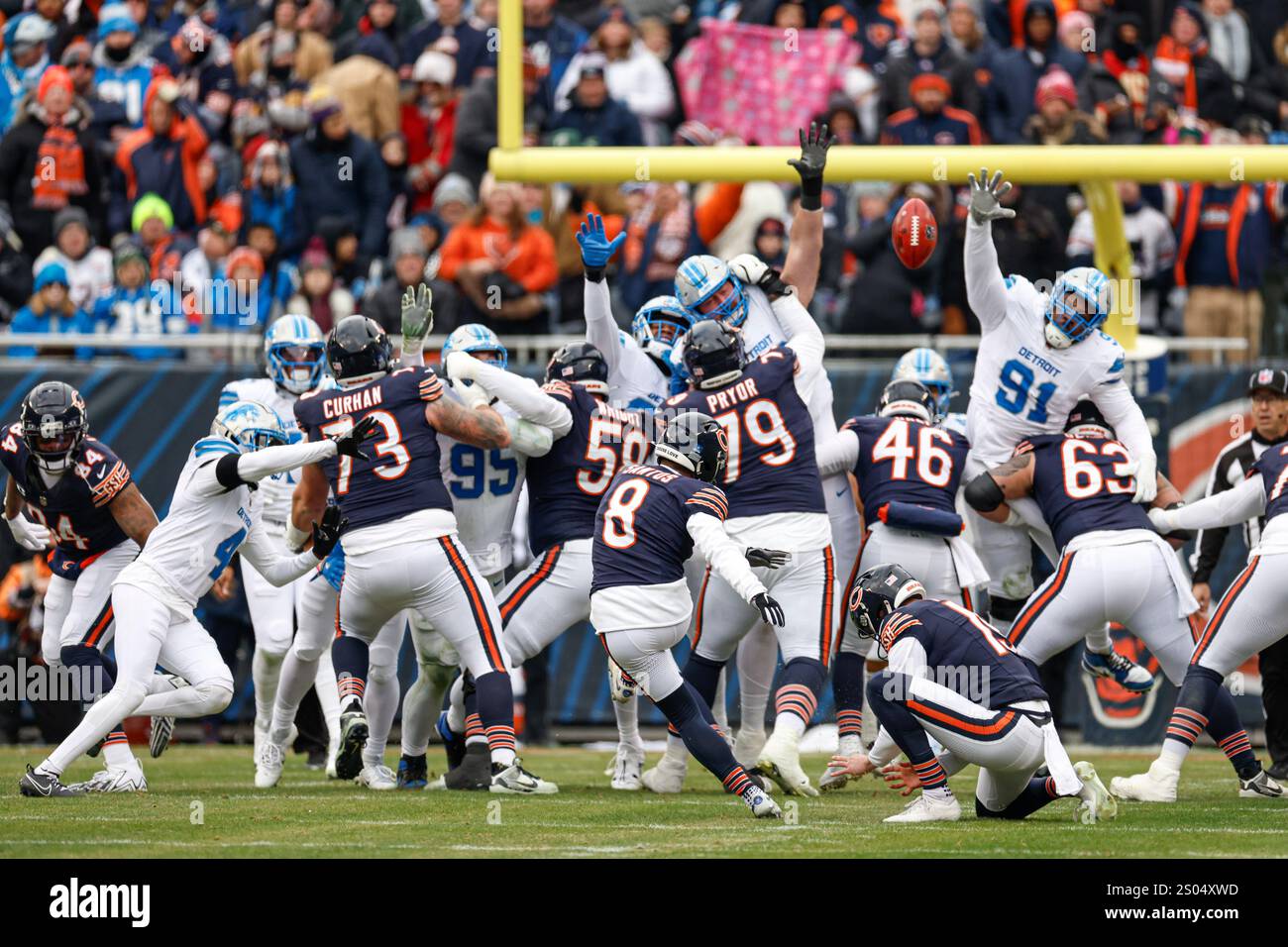 Chicago Bears place kicker Cairo Santos (8) kicks a field goal during ...