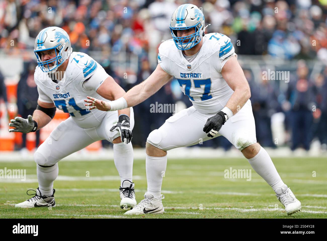 Detroit Lions center Frank Ragnow (77) and guard Kevin Zeitler (71 ...