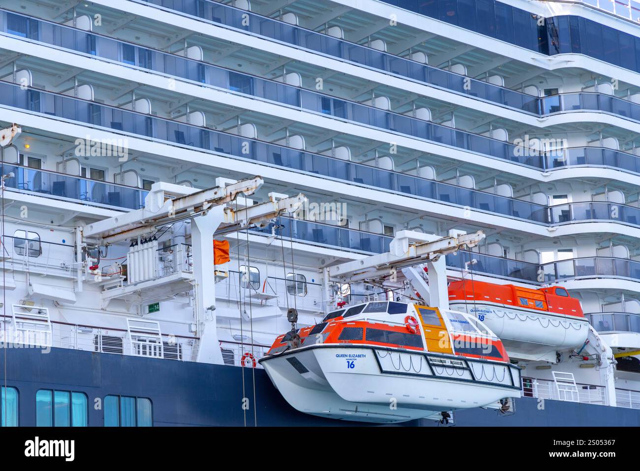 Lowering tender boat hi-res stock photography and images - Alamy