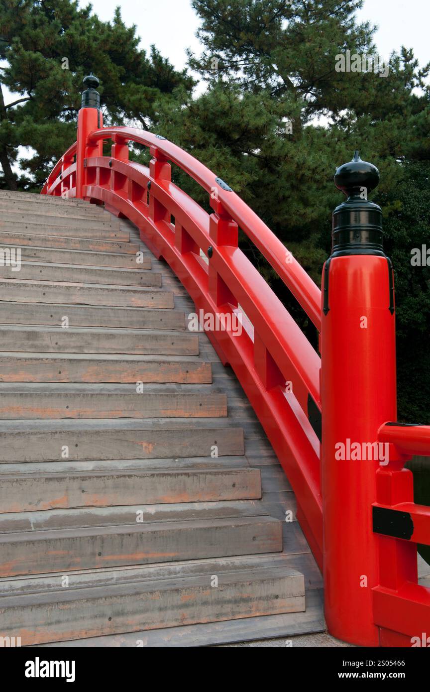Sumiyoshi Taisha shrine protects Osaka port and the old imperial ...
