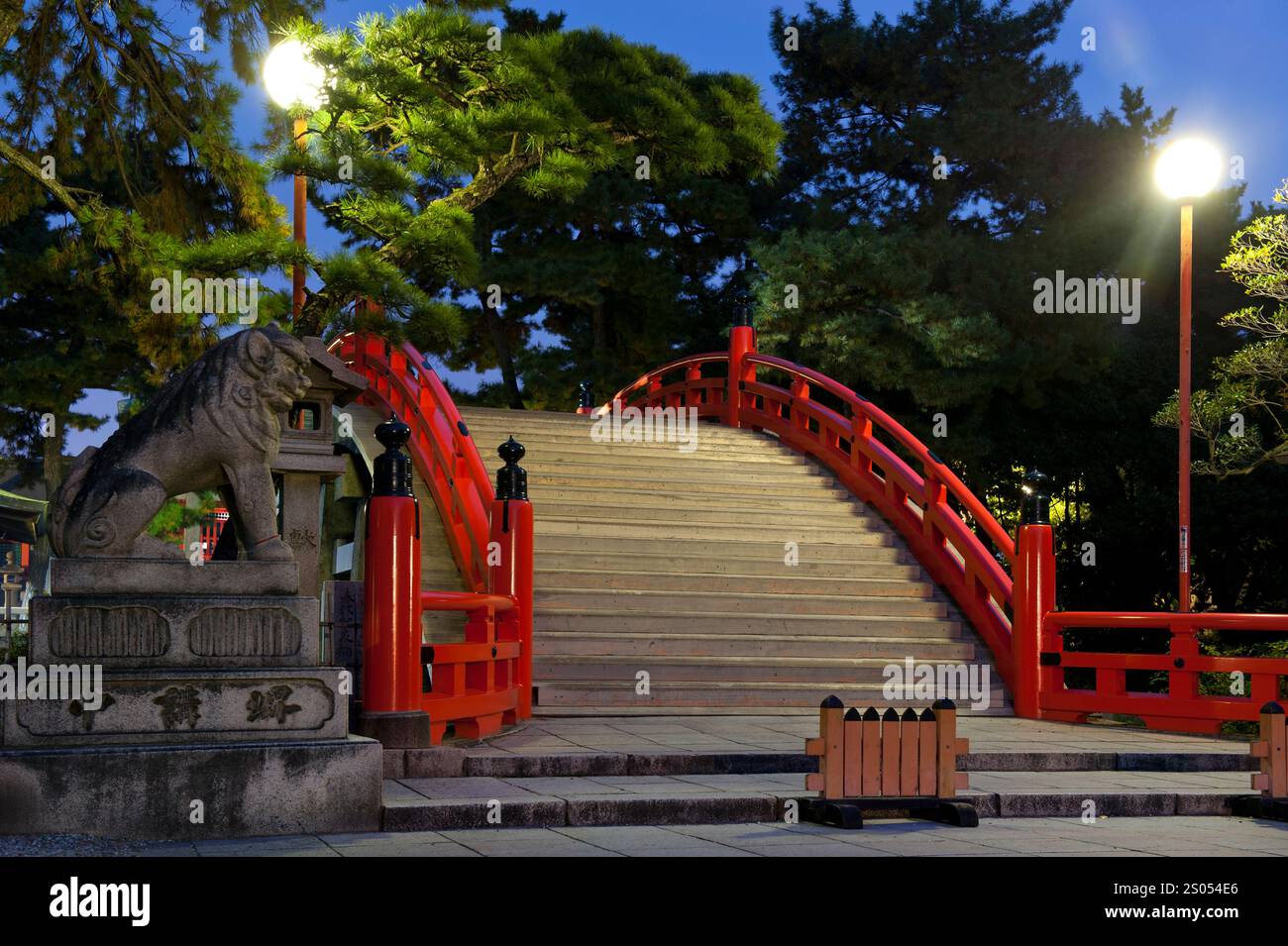 Sumiyoshi Taisha shrine protects Osaka port and the old imperial ...