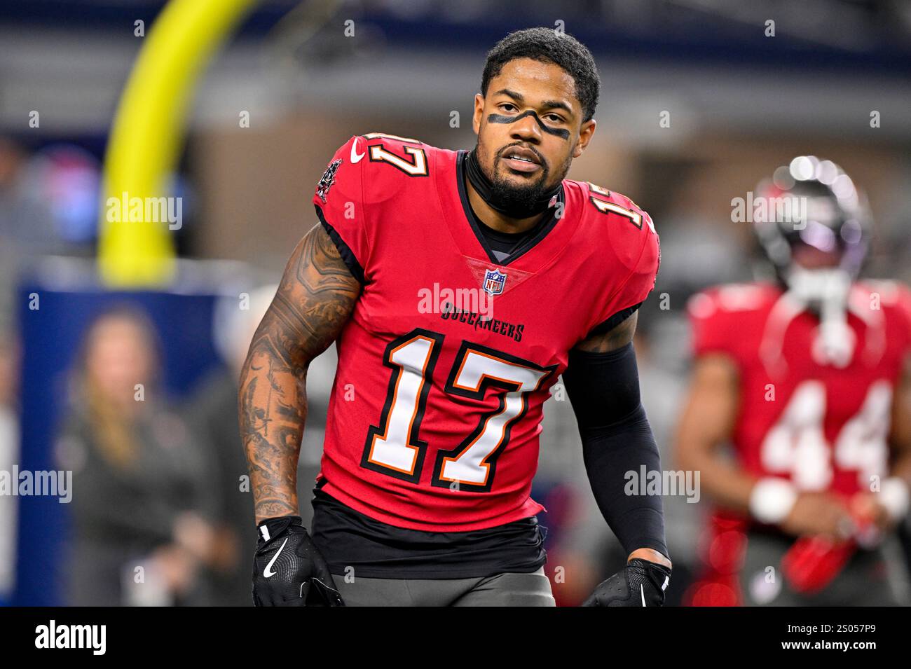 Tampa Bay Buccaneers wide receiver Sterling Shepard warms up before an ...