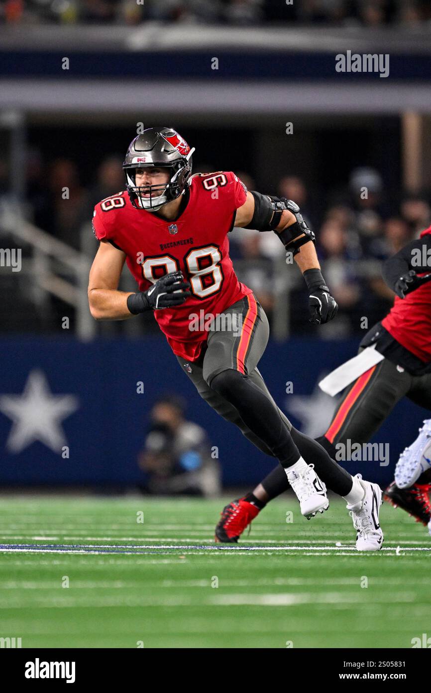 Tampa Bay Buccaneers linebacker Anthony Nelson (98) rushes during an ...
