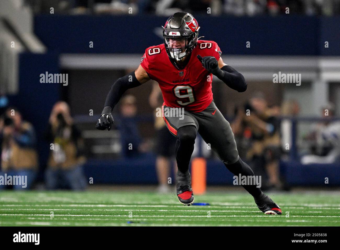 Tampa Bay Buccaneers linebacker Joe Tryon-Shoyinka (9) rushes during an ...