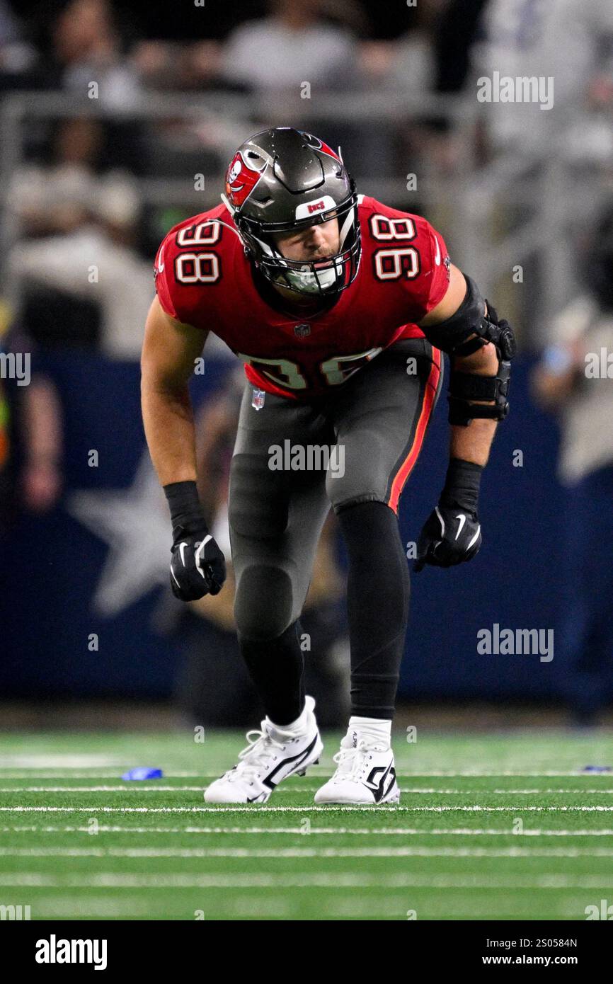 Tampa Bay Buccaneers linebacker Anthony Nelson (98) rushes during an ...