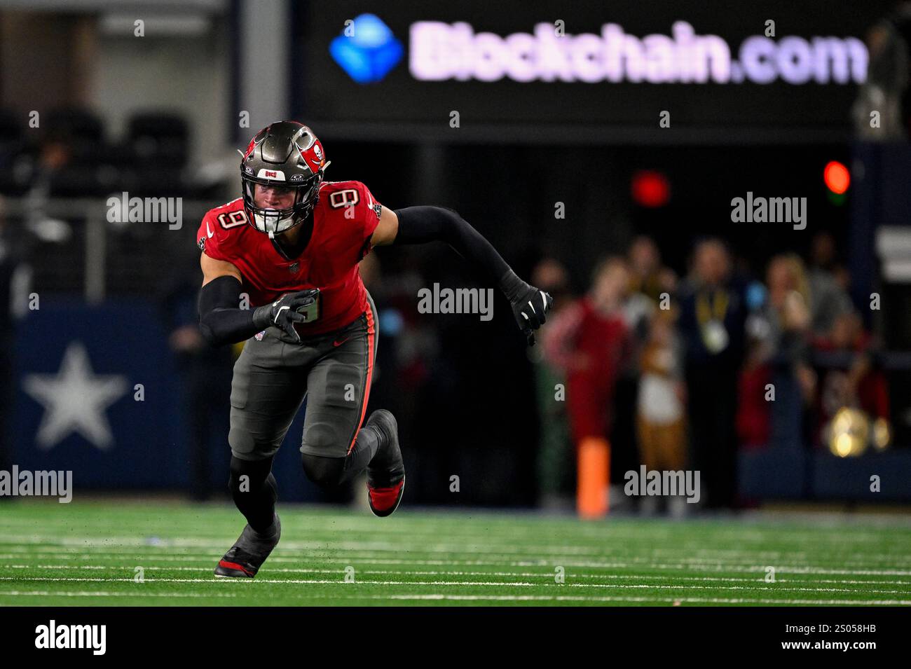 Tampa Bay Buccaneers linebacker Joe Tryon-Shoyinka (9) rushes the line ...