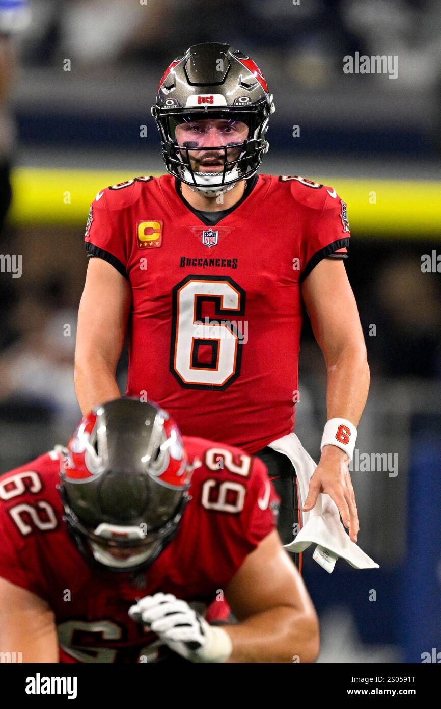 Tampa Bay Buccaneers quarterback Baker Mayfield (6) sets the play ...
