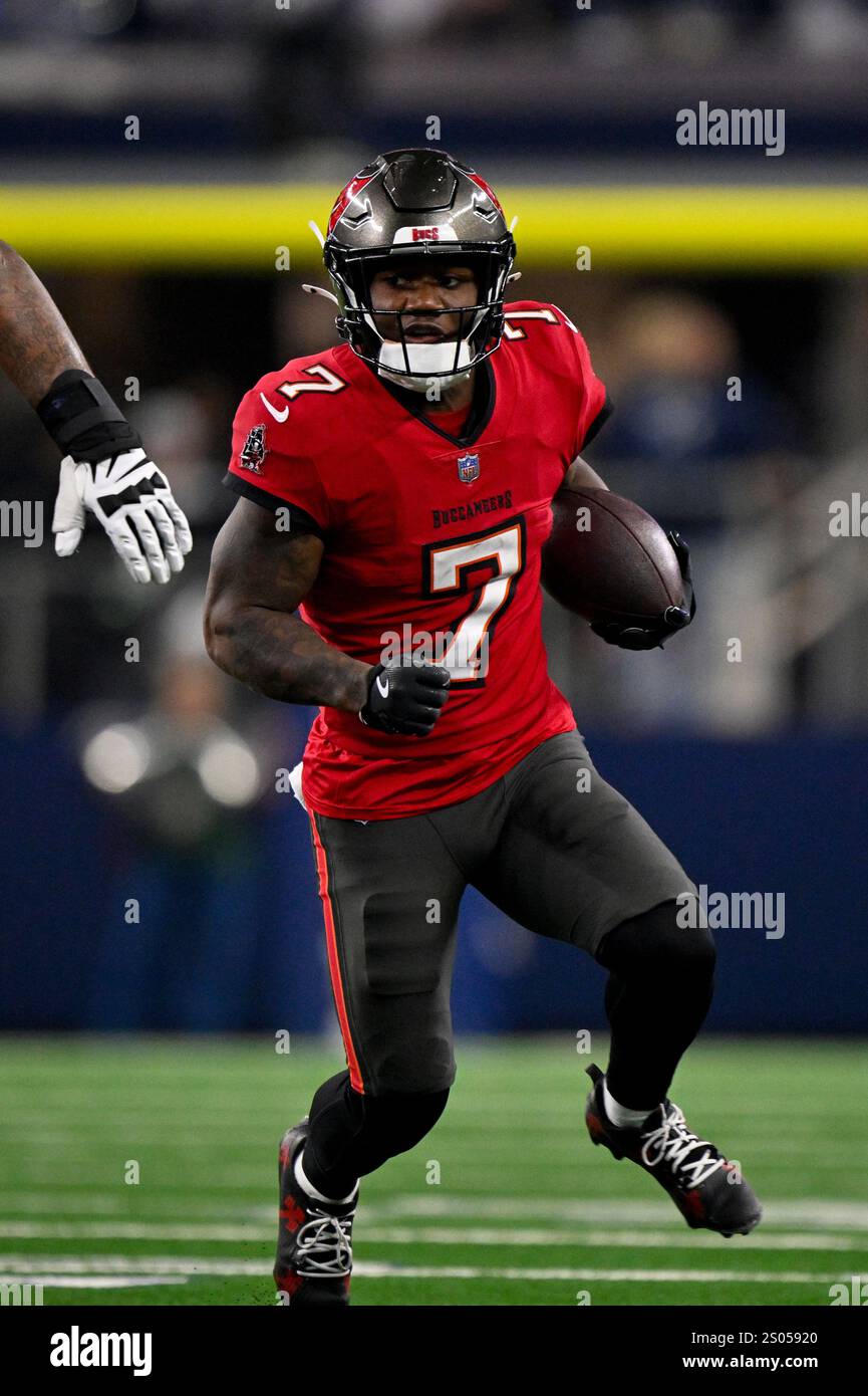 Tampa Bay Buccaneers running back Bucky Irving (7) runs with the ball ...