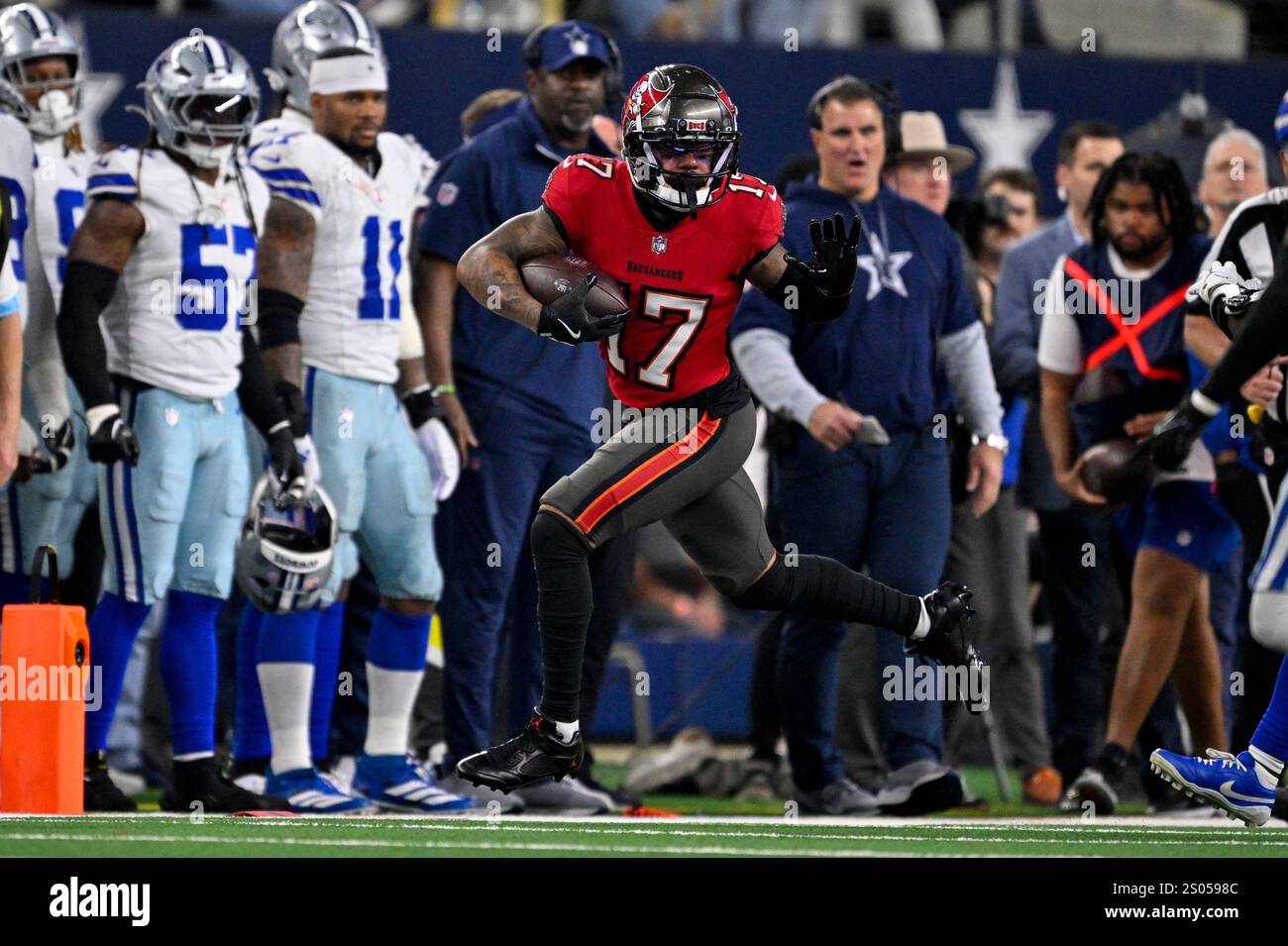Tampa Bay Buccaneers wide receiver Sterling Shepard (17) runs with the ...