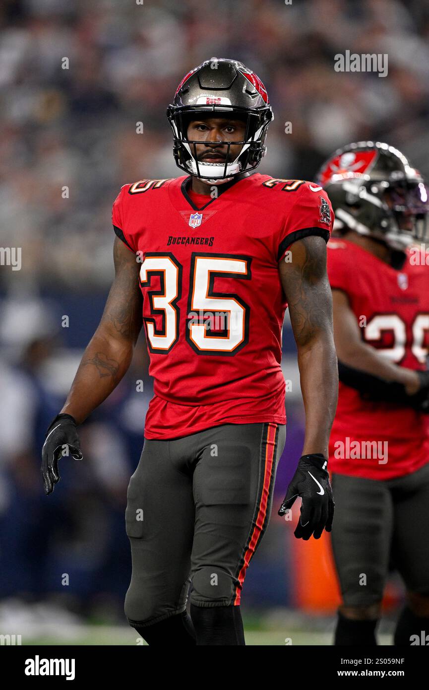 Tampa Bay Buccaneers cornerback Jamel Dean (35) gets into position ...
