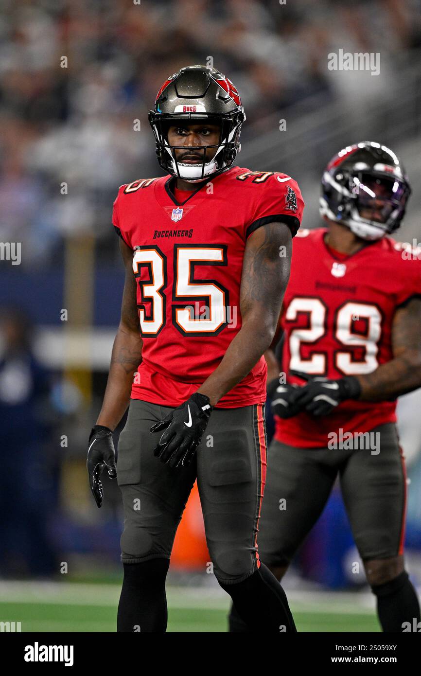 Tampa Bay Buccaneers cornerback Jamel Dean (35) gets into position ...