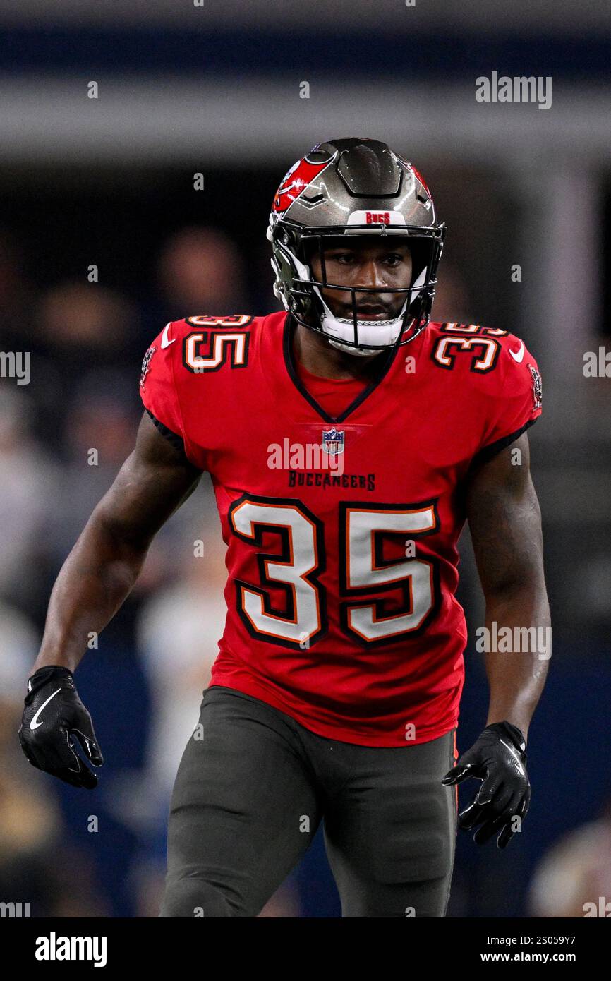 Tampa Bay Buccaneers cornerback Jamel Dean (35) drops into coverage ...
