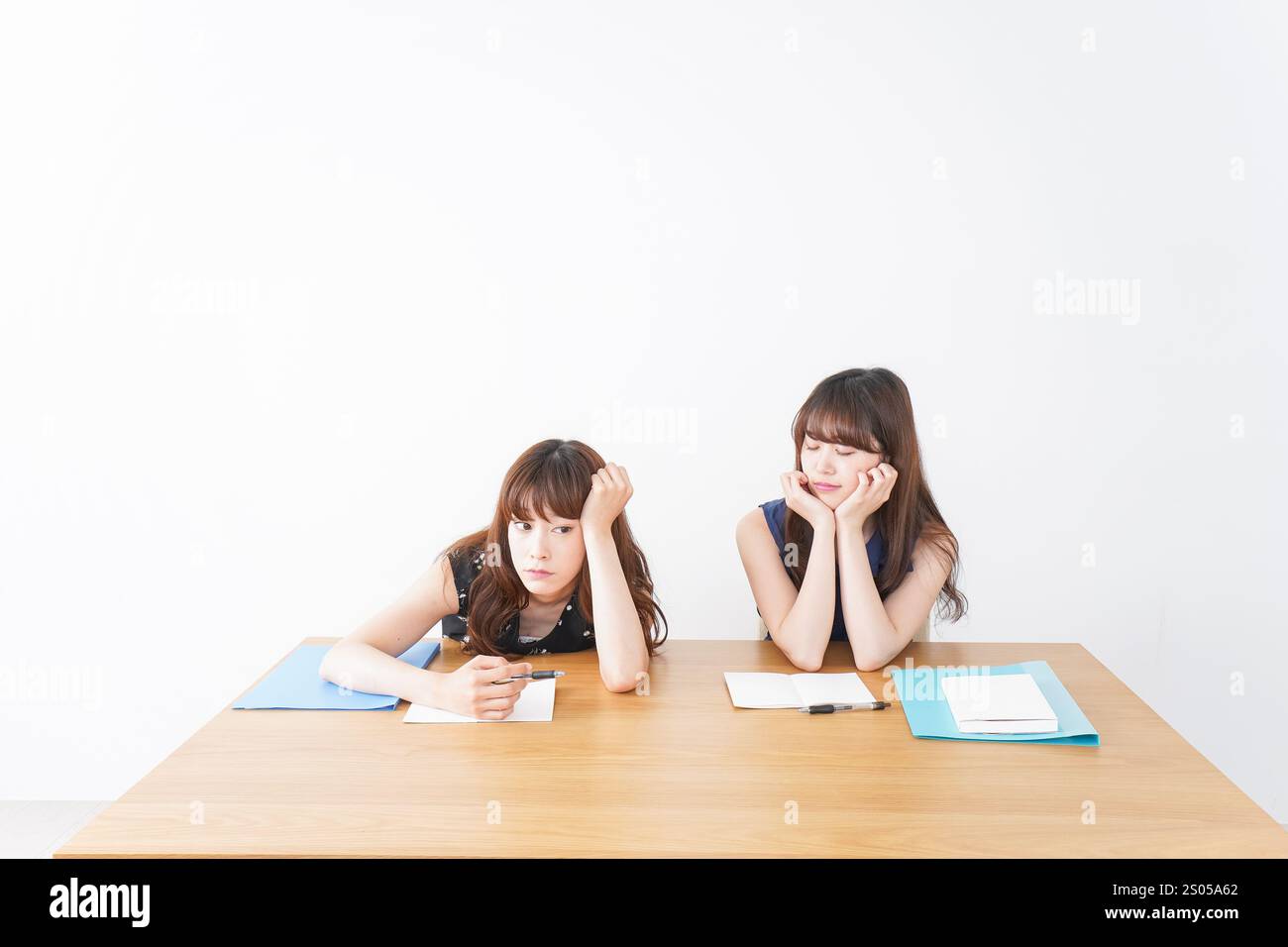 Students bored in class Stock Photo - Alamy