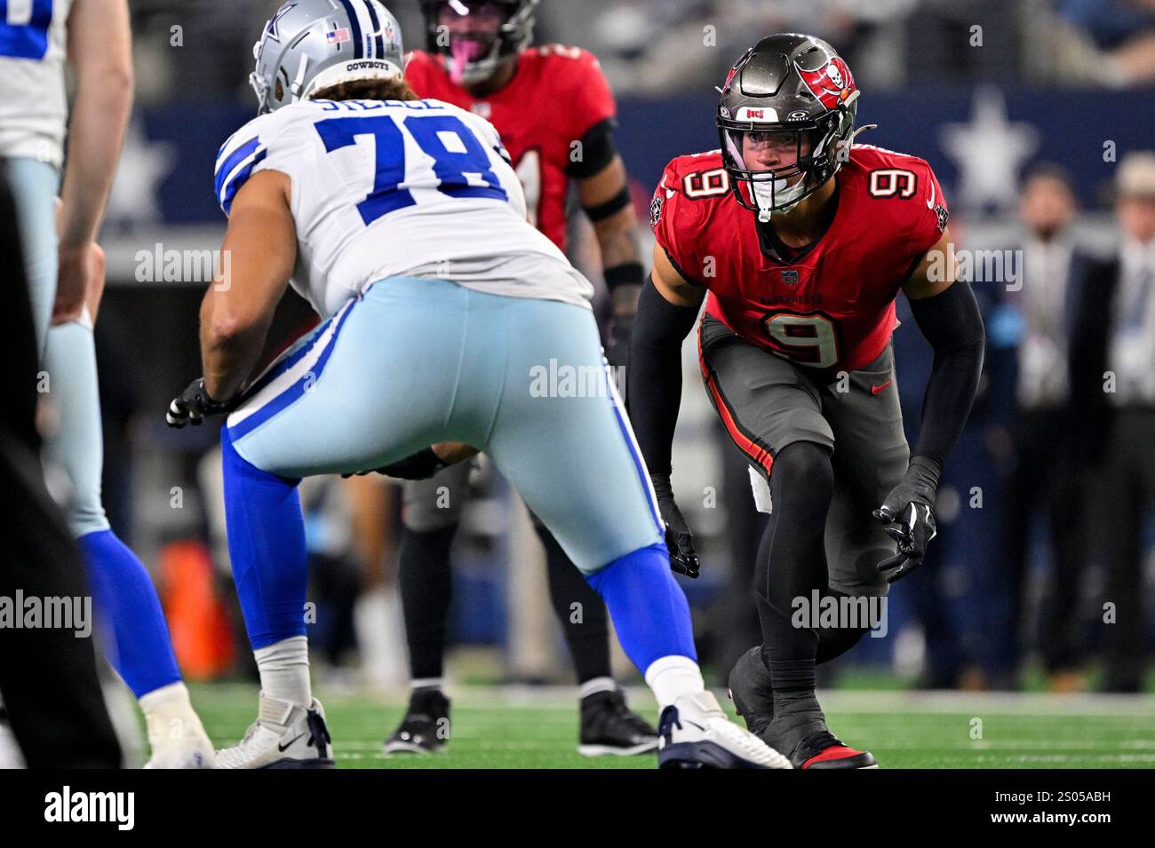 Tampa Bay Buccaneers linebacker Joe Tryon-Shoyinka (9) gets into ...