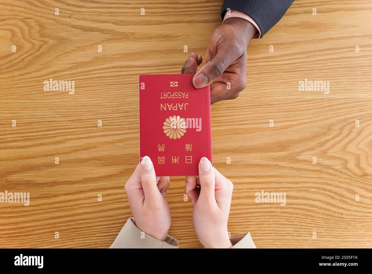 Tokyo japan woman checks hi-res stock photography and images - Alamy