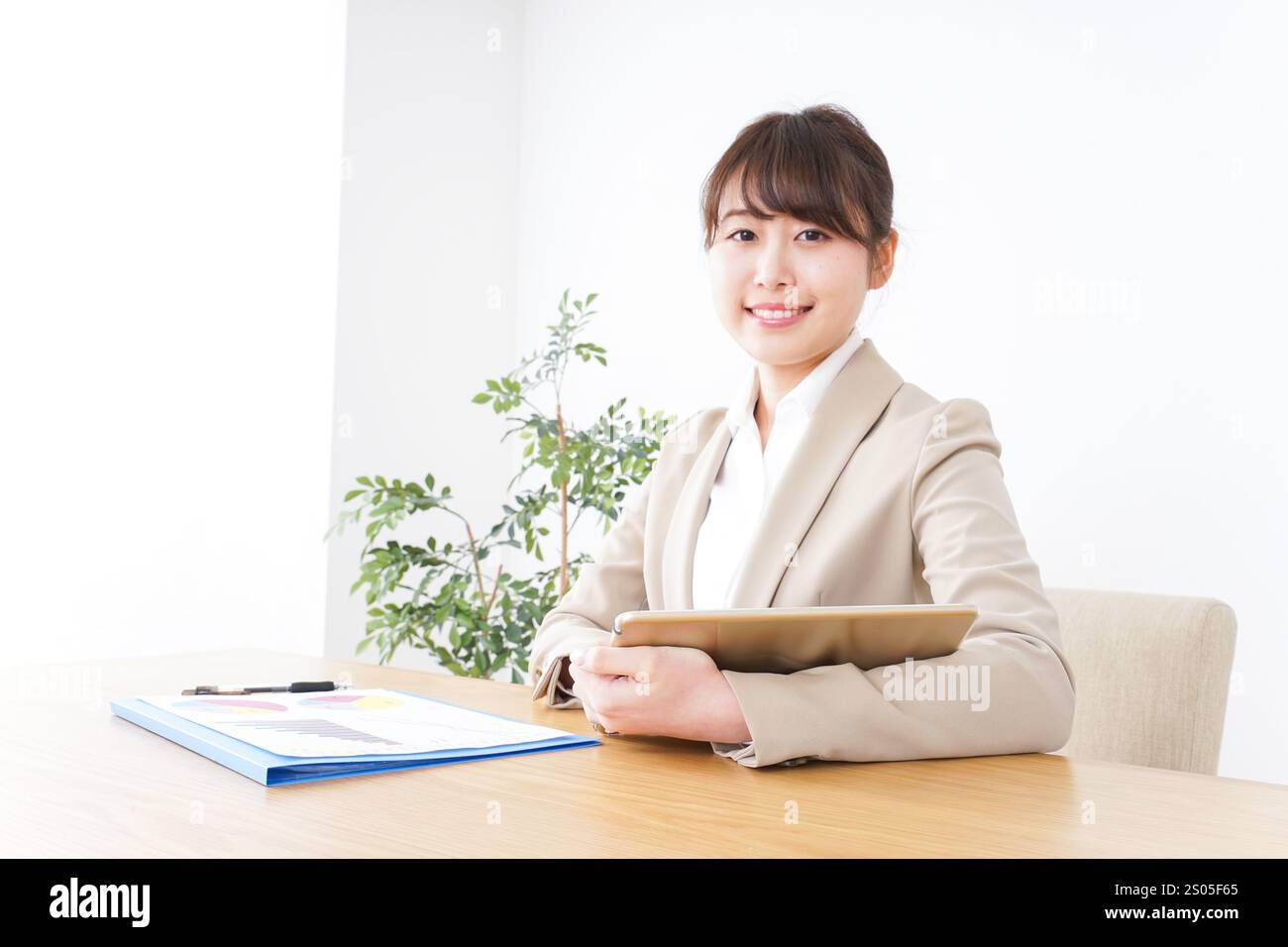 Customer service tired woman hi-res stock photography and images - Alamy
