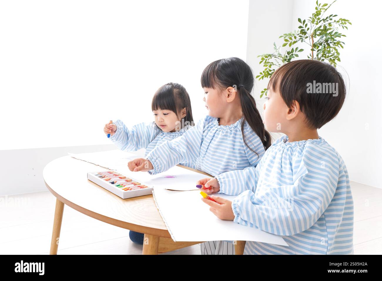 Children drawing at kindergarten Stock Photo - Alamy