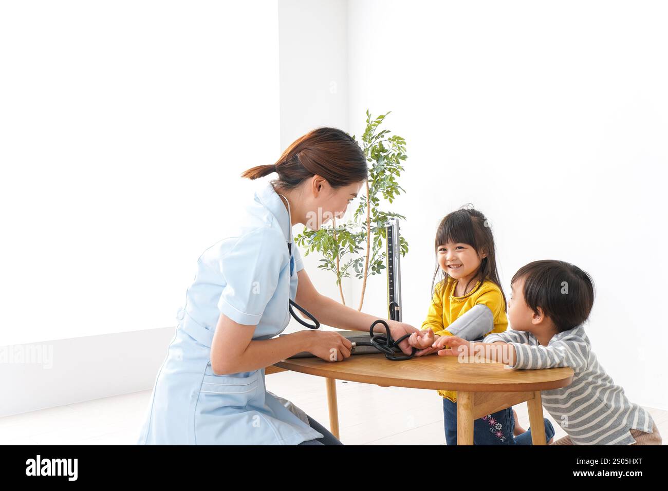 Nurses and children Stock Photo - Alamy