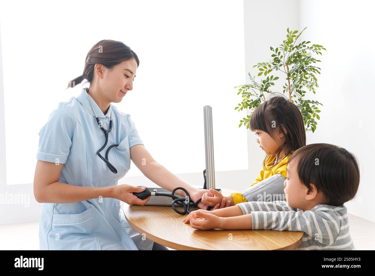 Nurses and children Stock Photo - Alamy
