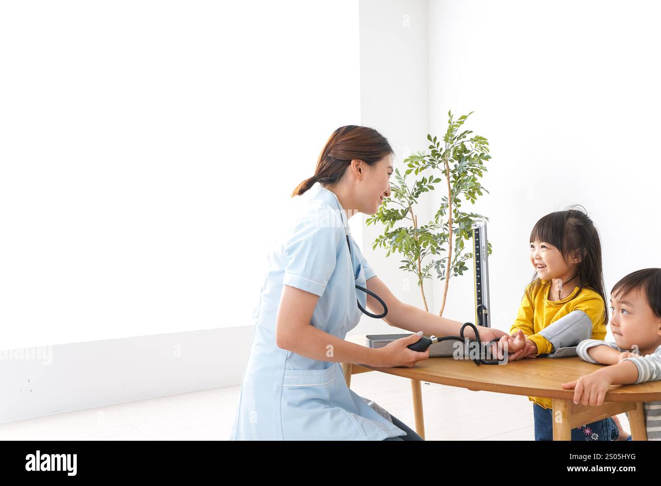 Nurses and children Stock Photo - Alamy
