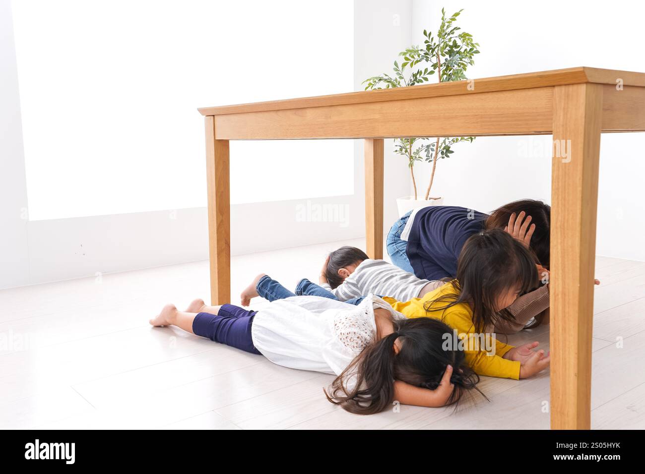 Children taking shelter from earthquake Stock Photo - Alamy