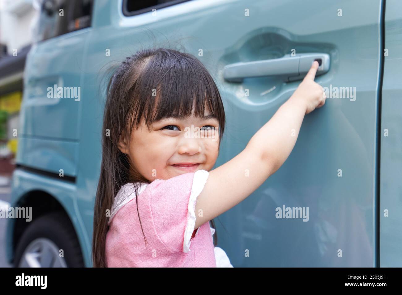 Child in car Stock Photo - Alamy