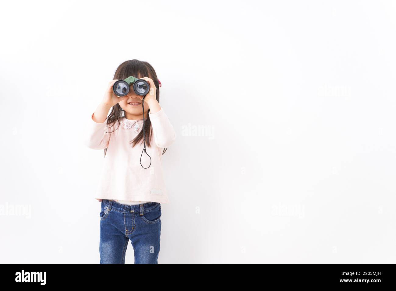 Child using binoculars Stock Photo - Alamy