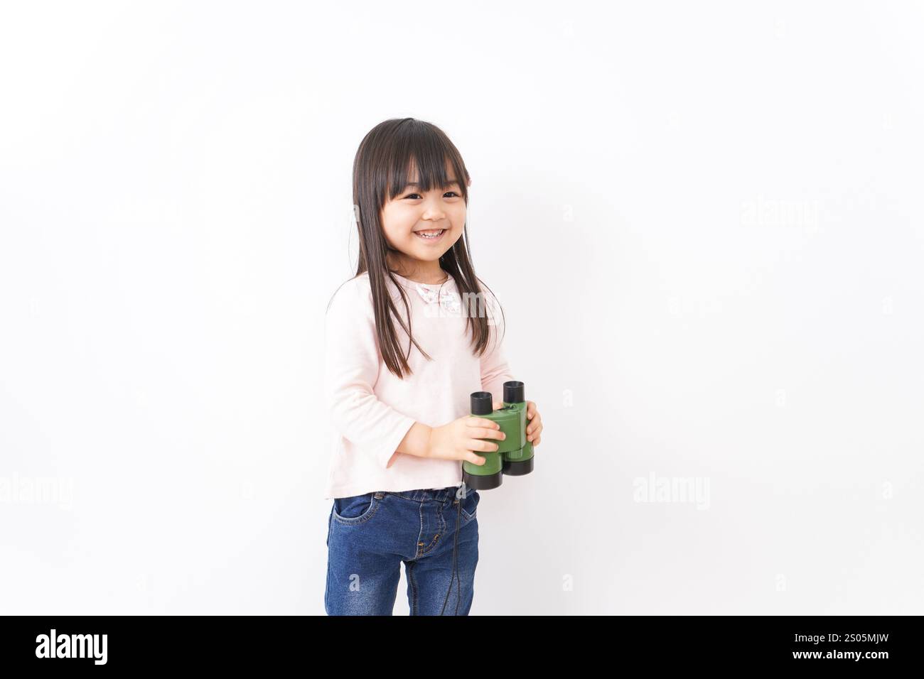 Child using binoculars Stock Photo - Alamy