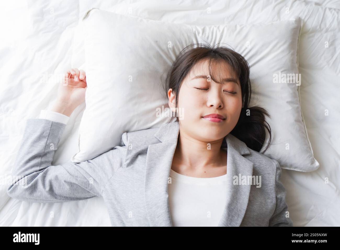 Taking breather young woman hi-res stock photography and images - Alamy