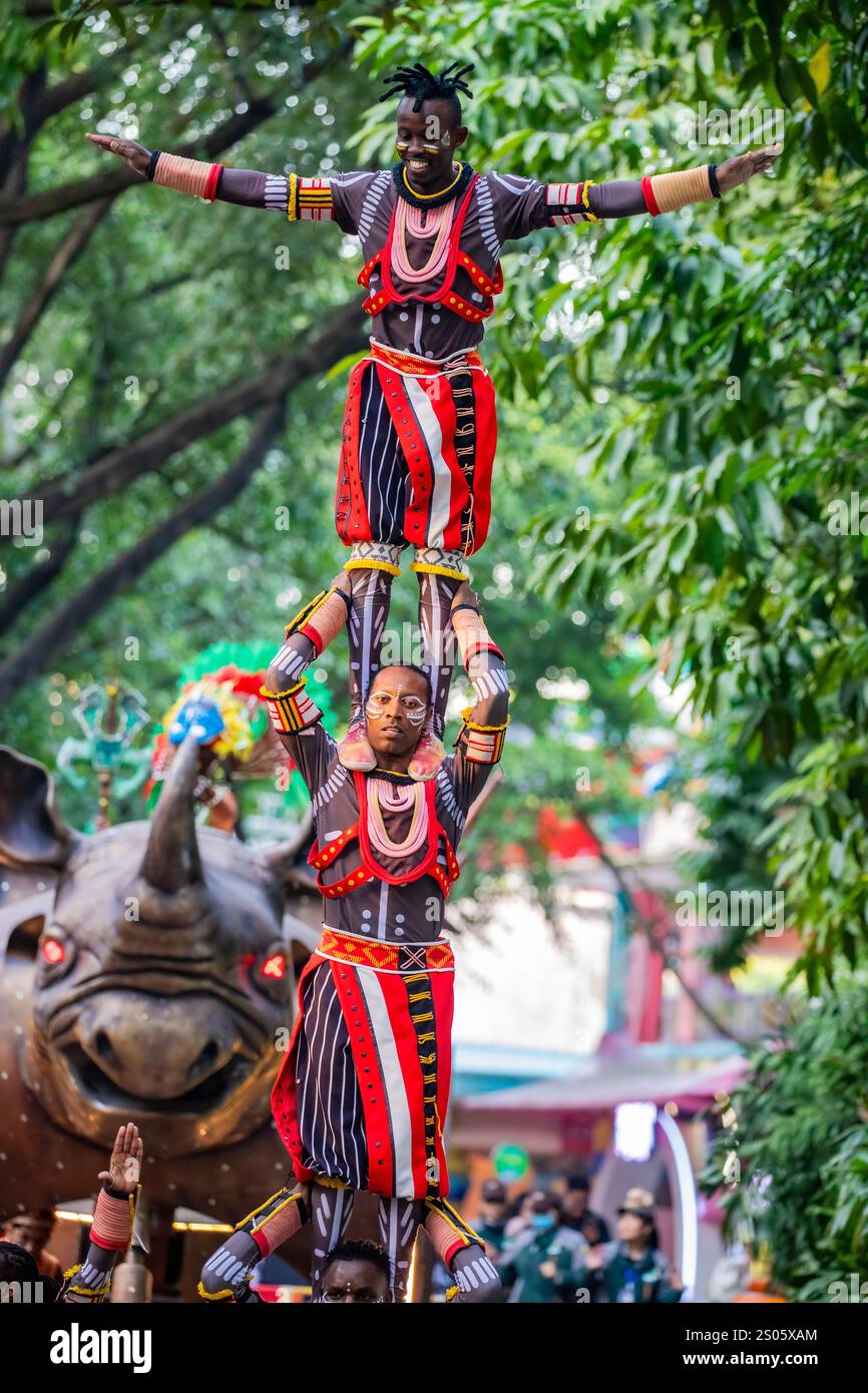 A group of African actors dressed as a traditional African tribe ...