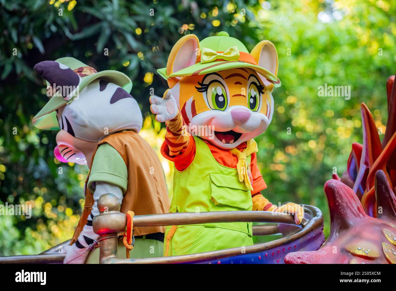 Cute safari animal parade hi-res stock photography and images - Alamy