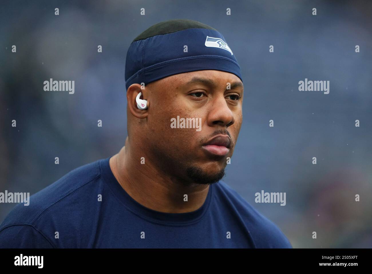 Seattle Seahawks linebacker Uchenna Nwosu warms up before an NFL ...