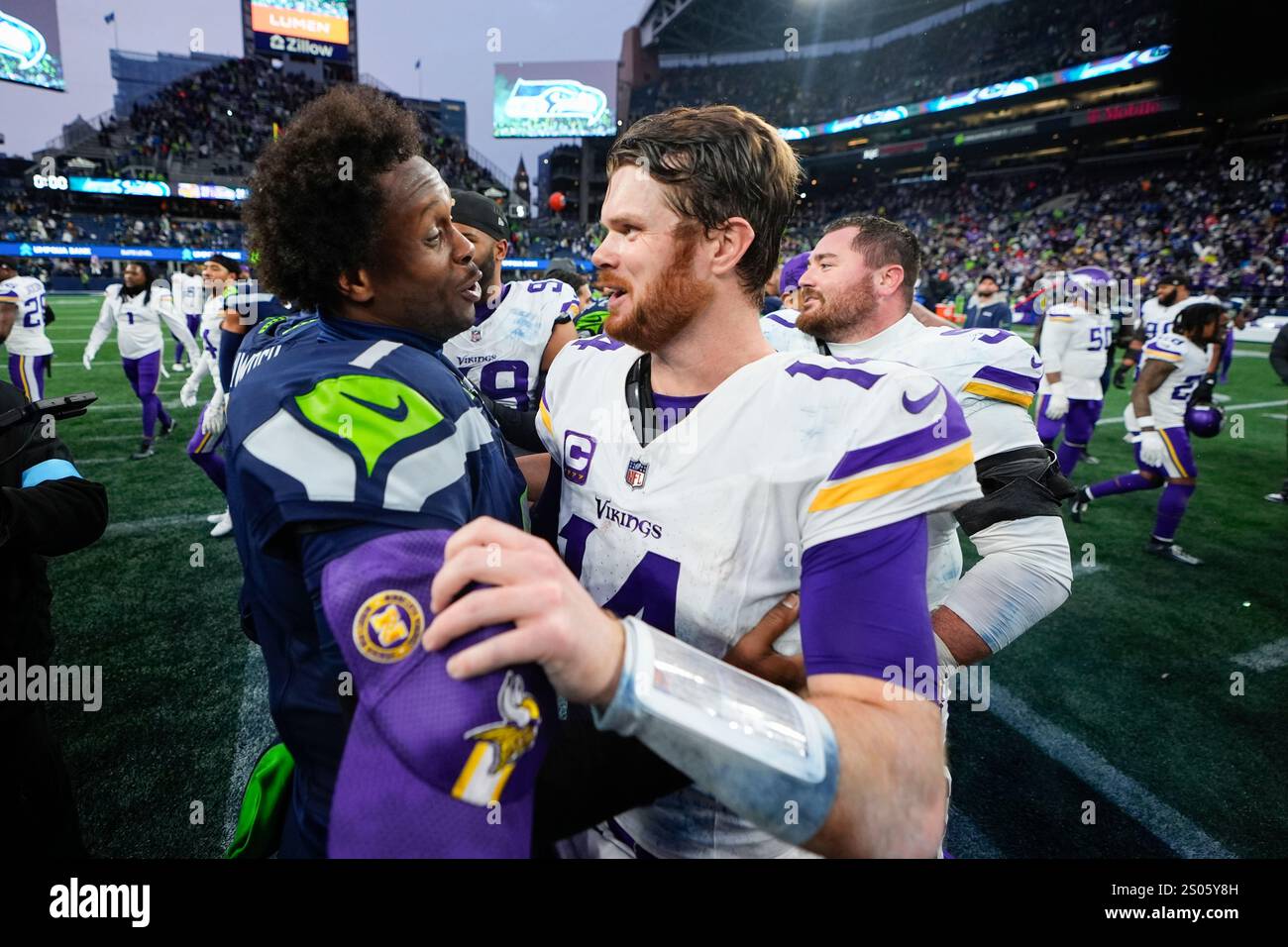 Seattle Seahawks quarterback Geno Smith, left, and Minnesota Vikings ...
