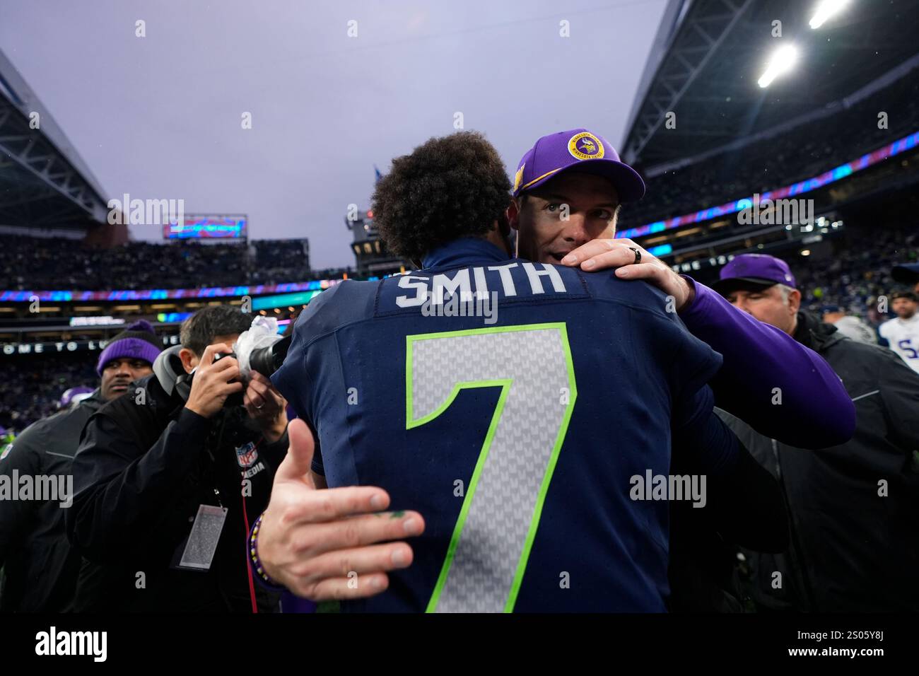 Seattle Seahawks quarterback Geno Smith greets Minnesota Vikings head ...