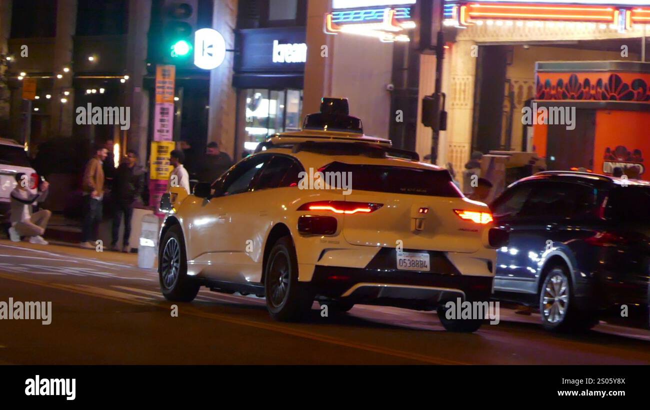 Los Angeles, California, USA 21st December 2024 Way Driverless Car at ...
