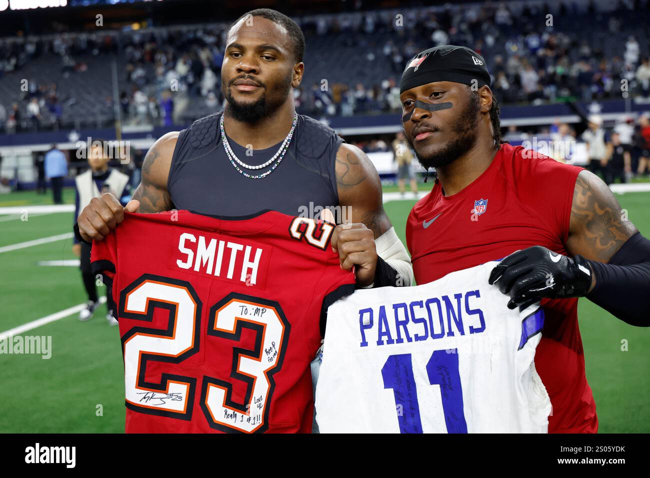 Dallas Cowboys defensive end Micah Parsons (11) and Tampa Bay ...