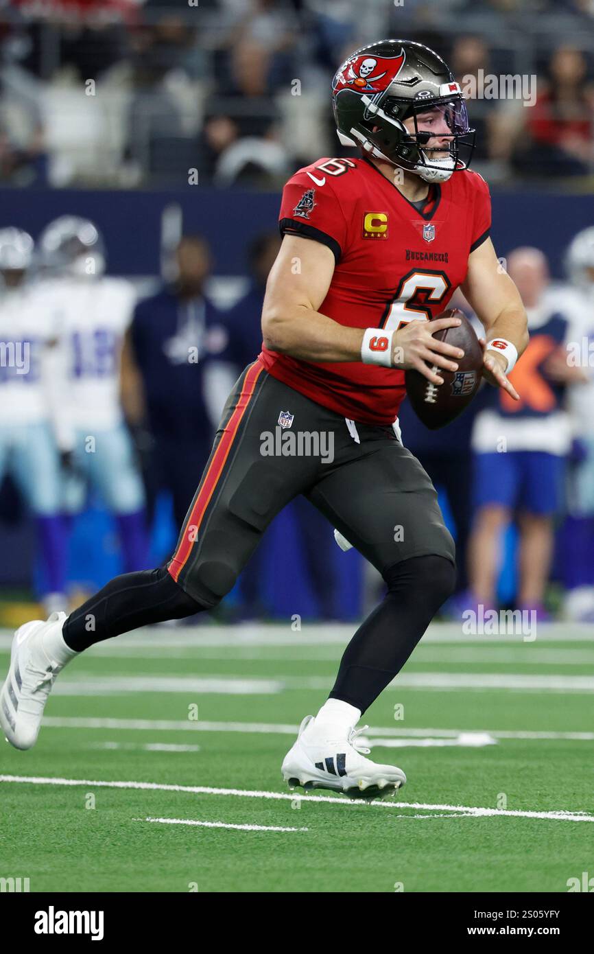 Tampa Bay Buccaneers quarterback Baker Mayfield (6) carries the ball as ...