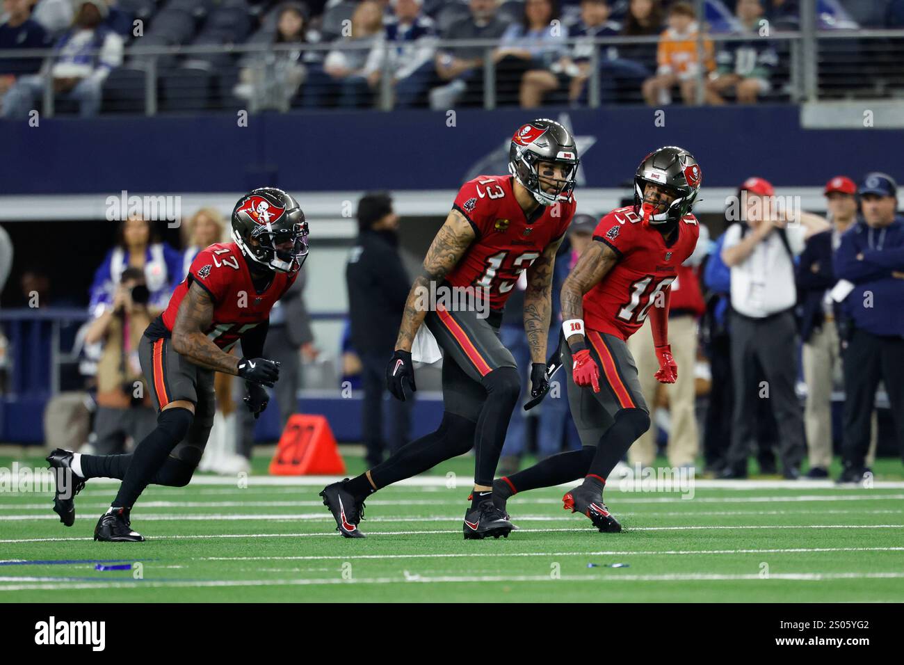 Tampa Bay Buccaneers wide receiver's Mike Evans (13) Sterling Shepard ...