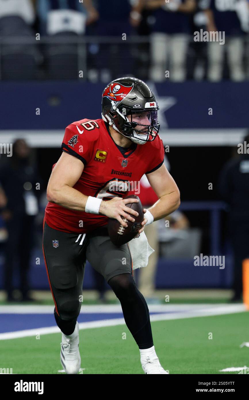 Tampa Bay Buccaneers quarterback Baker Mayfield (6) looks to pass as he ...