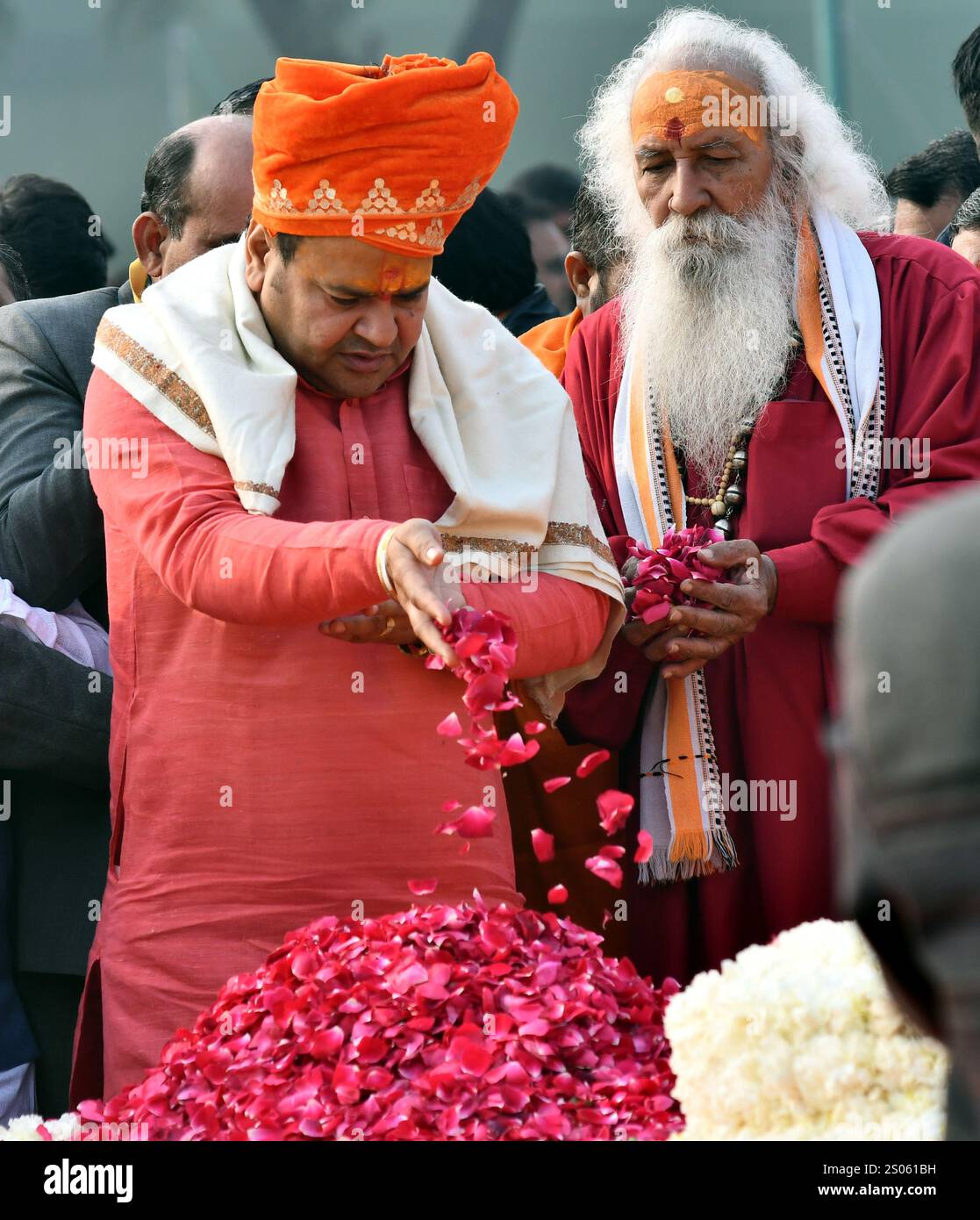 New Delhi, Delhi, India. 25th Dec, 2024. Priest of Hindu Relegious ...