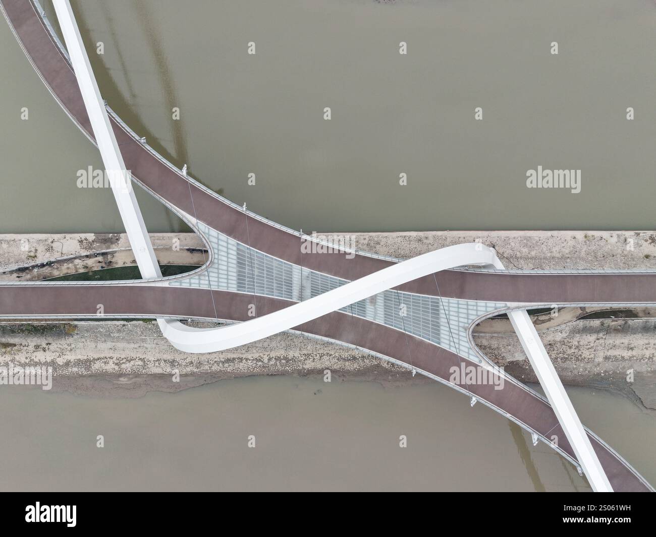 HANGZHOU, CHINA - DECEMBER 25, 2024 - A scenic pedestrian bridge across ...