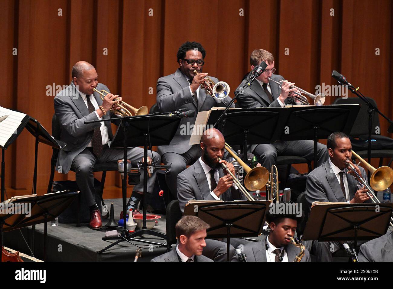(241225) -- BEIJING, Dec. 25, 2024 (Xinhua) -- The Jazz at Lincoln Center Orchestra, led by U.S ...