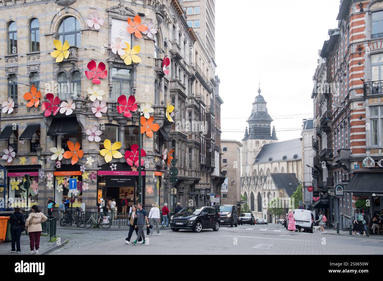 Romanesque Brabantine Gothic Église Notre-Dame-de-la-Chapelle / Onze ...