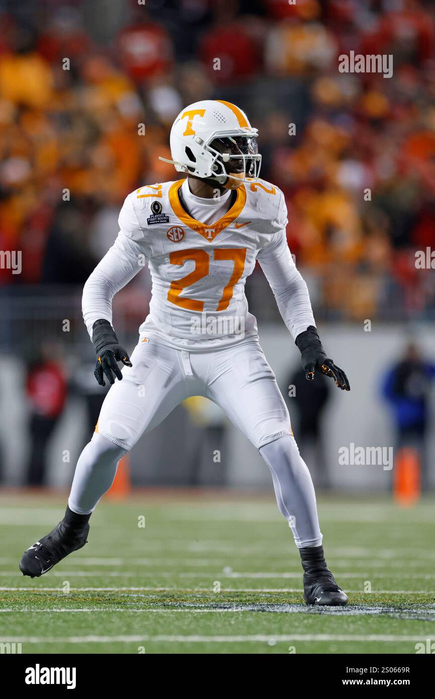 COLUMBUS, OH - DECEMBER 21: Tennessee Volunteers defensive lineman ...