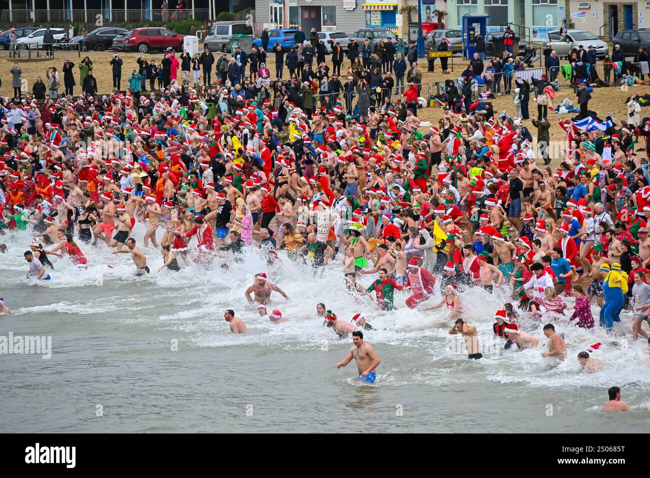 Boscombe, Dorset, UK. 25th December 2024. UK Weather. A thousand ...