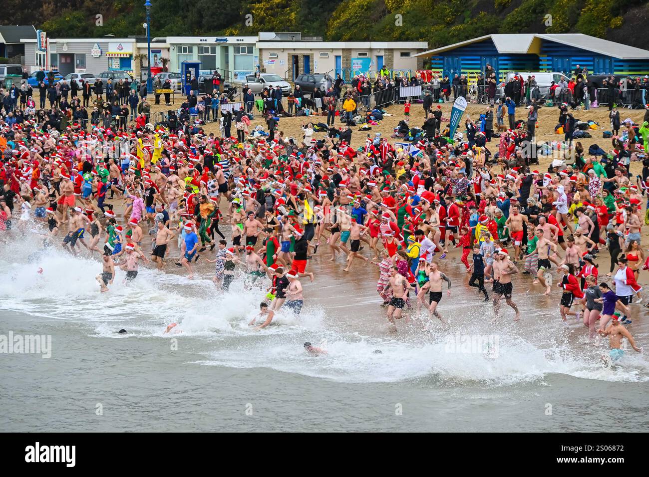 Boscombe, Dorset, UK. 25th December 2024. UK Weather. A thousand ...