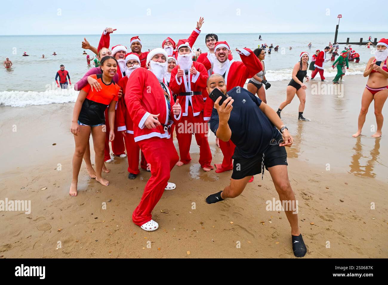 Boscombe, Dorset, UK. 25th December 2024. UK Weather. A thousand ...