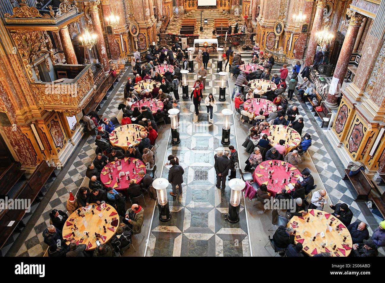 Torino, Italia. 25th Dec, 2024. Cardinale Roberto Repole arcivescovo di ...