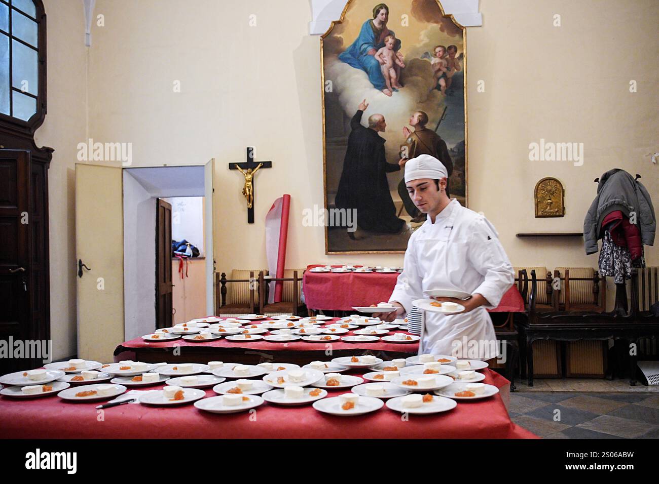 Torino, Italia. 25th Dec, 2024. Cardinale Roberto Repole arcivescovo di ...