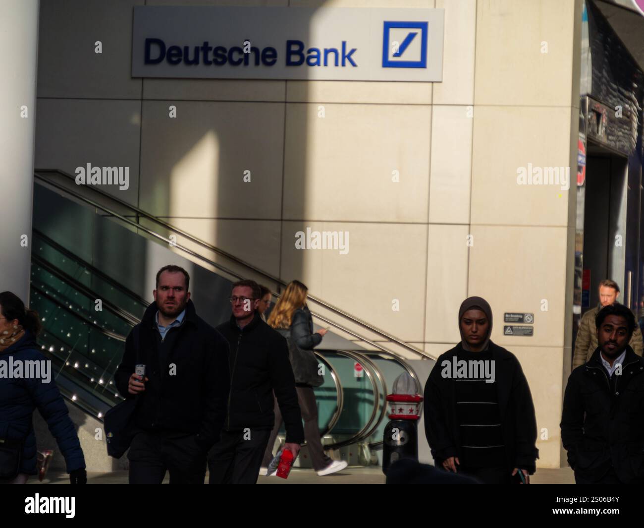 Deutsche Bank headquarters Moorfields, escalator entrance, Moorgate ...